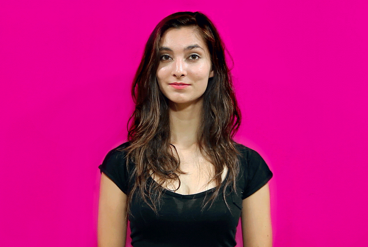 Hot Clips 5 "Chloe" – The Pie Zone